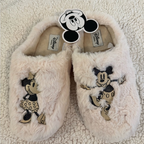Disney | Shoes | Disney Cream Mickey And Minnie Fuzzy Slippers Sz 78 ...